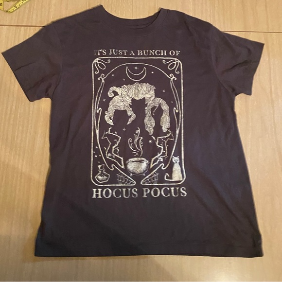 Disney | Tops | Hocus Pocus Disney Graphic Tee Halloween | Poshmark